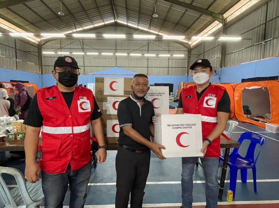 MRC SARAWAK SUPPORTING FIRE AFFECTED PEOPLE @ KAMPUNG SEMERAH PADI ...