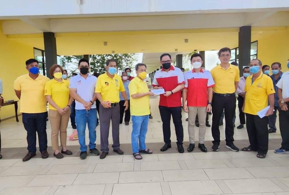 MRC SARAWAK RECEIVED FINANCIAL GRANT FROM N14 ADUN Malaysia Red